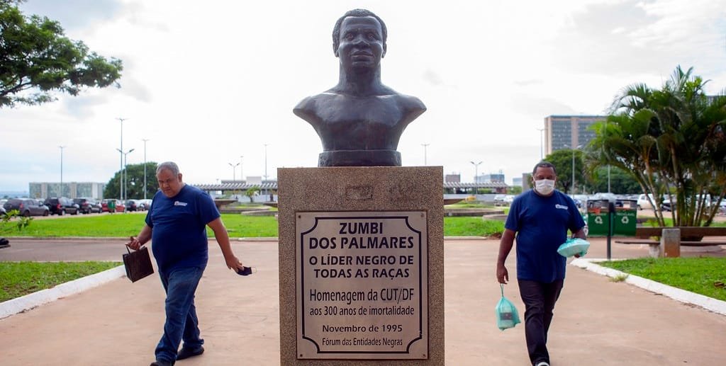 Monumento do Zumbi dos Palmares é o símbolo da resistência do povo ...